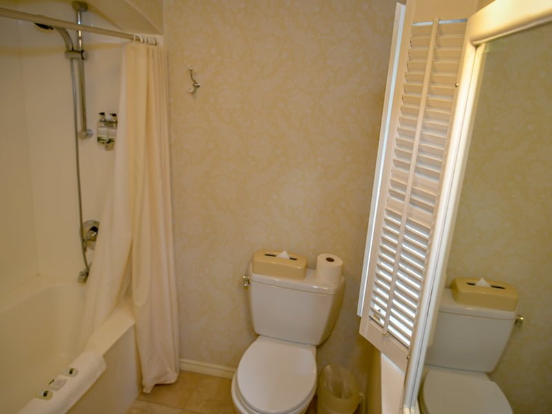 The Manor East Suite on Salt Spring Island │ Hastings House